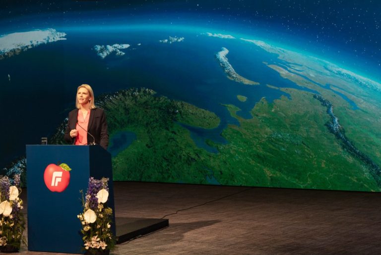 Sylvi Listhaug vil endre Norge, men klarer det ikke uten eksperthjelp ...